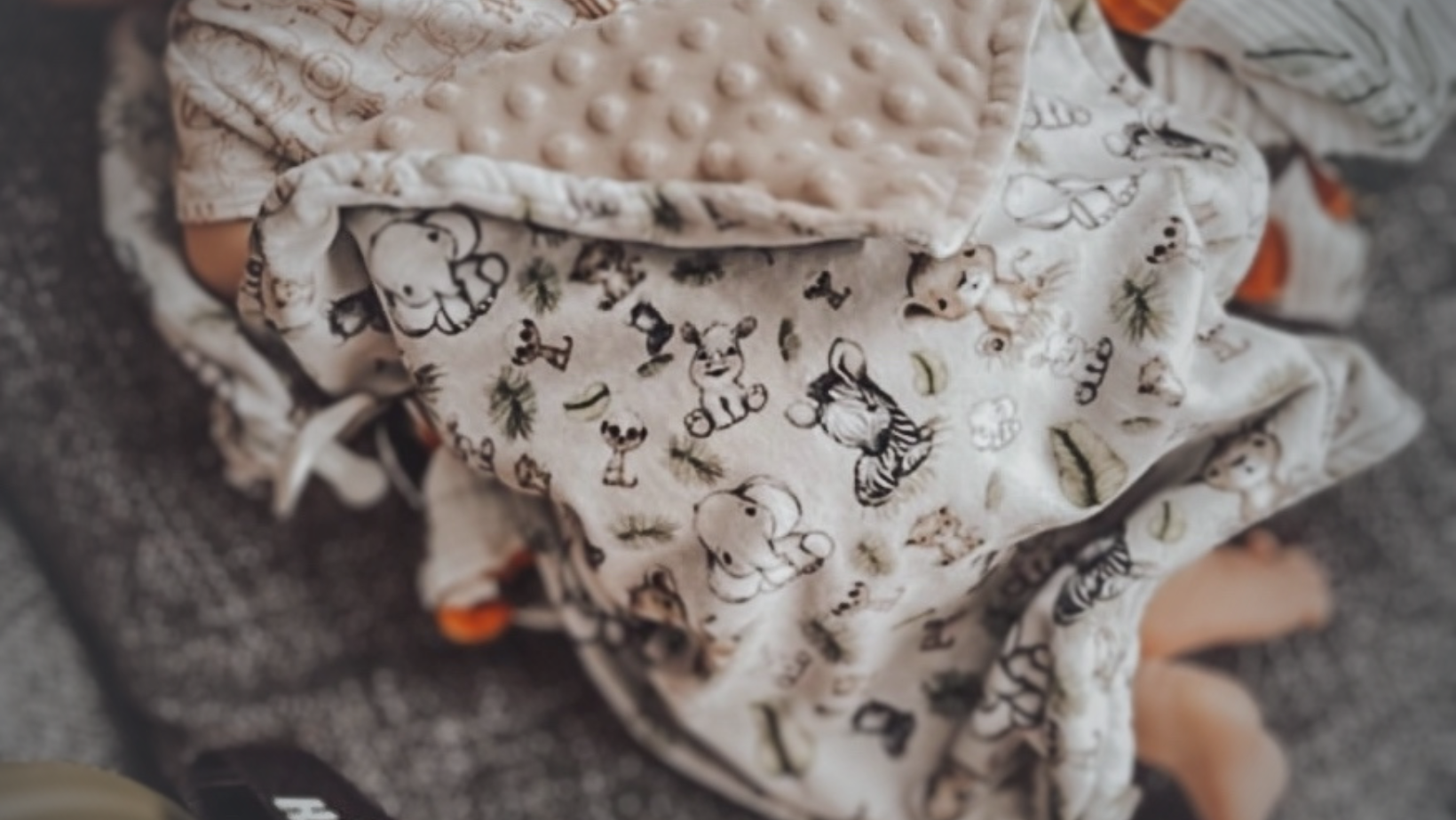 Mini doudous en minky (pas si minis) – Mathely & co